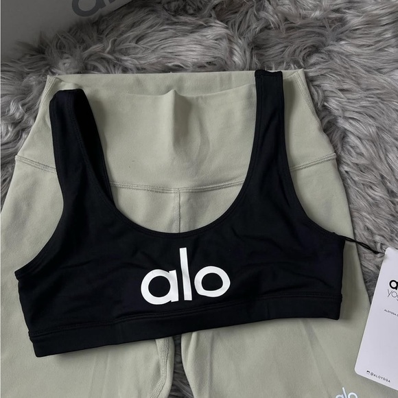 ALO Yoga | Intimates & Sleepwear | Alo Yoga Black Sports Bra | Poshmark